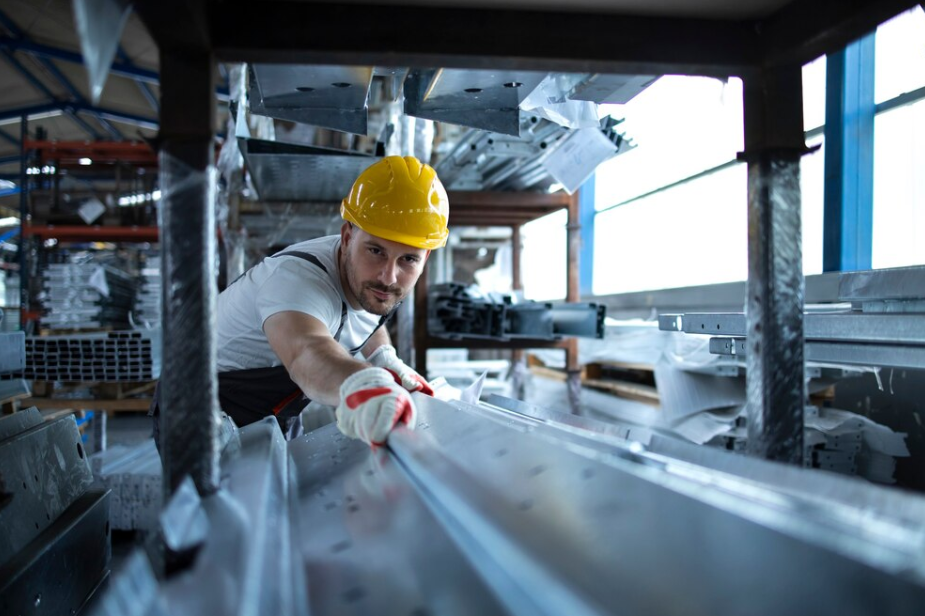 Understanding the Benefits of Metal Building for Commercial Use - ivanaturf